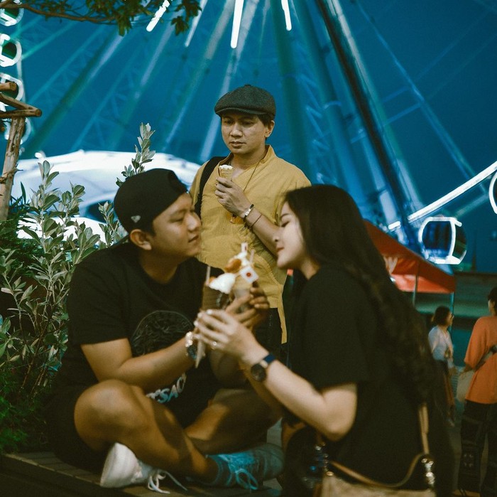 Anji Manji Pamerkan Momen Makan BBQ Saat Camping di Puntang