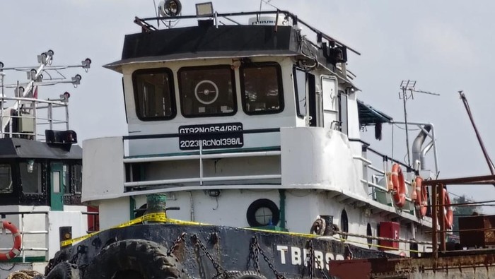 3 Nakhoda Kapal Tongkang Ditahan Usai Tabrak Jembatan di Jambi 3 Nakhoda Kapal Tongkang Ditahan Usai Tabrak Jembatan di Jambi