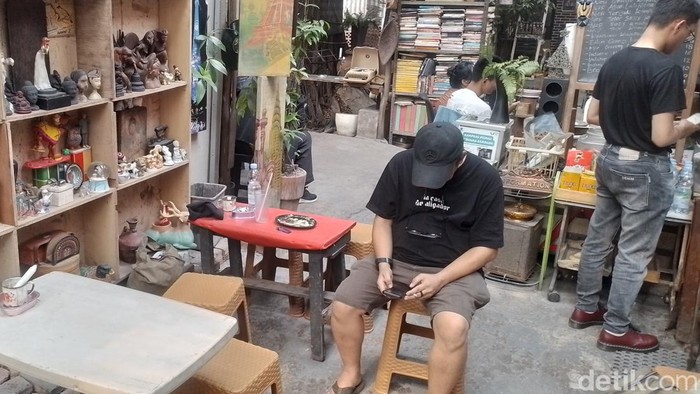 Tempat Menarik di Pasar Loak Kebayoran Lama dengan Segudang Koleksi Barang Jadul