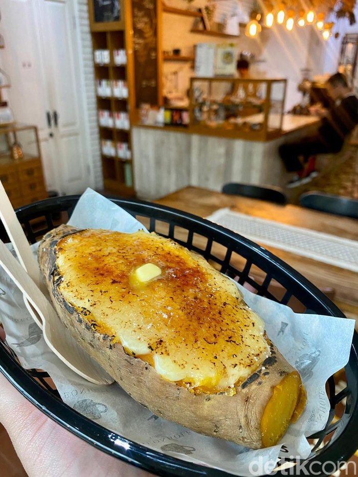 Ada Ubi Custard dan Ice Chocolate di Salah Satu Kafe Terbaik di Indonesia