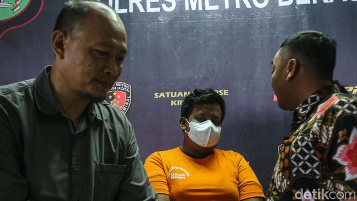 Berbaju Tahanan, Marketing Deka Reset Tertunduk Lesu