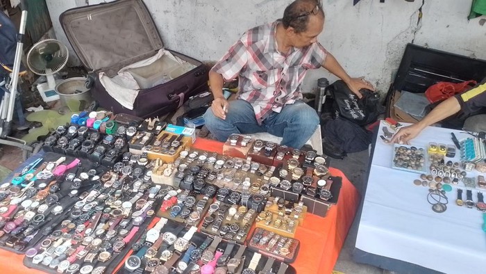 Pasar Loak Kebayoran Lama Jadi Alternatif Wisata Belanja di Jakarta
