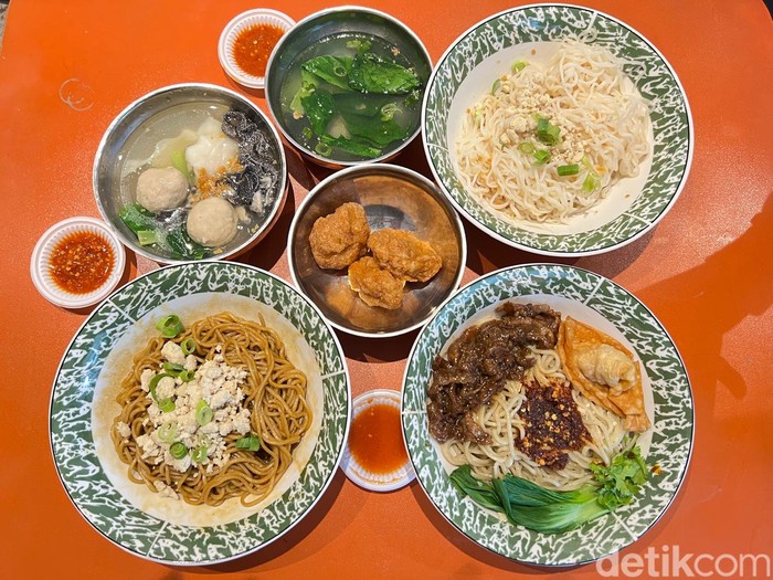 Slurpp! Mie Rumput Laut ala Bandung dengan Topping Beef Slice yang Juicy