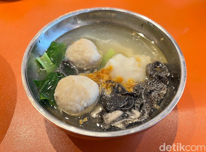 Slurpp! Mie Rumput Laut ala Bandung dengan Topping Beef Slice yang Juicy