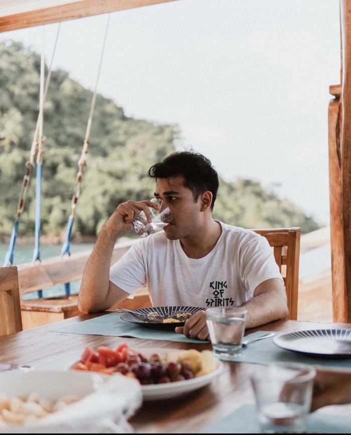 Romantis! Rizky Alatas dan Adzana Bing Slamet saat Sarapan hingga Dinner
