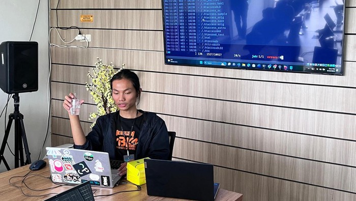 Cerita Hacker Asal Tegal Bobol 'Sarang Peretas' Berbuah Rp 400 Juta Cerita Hacker Asal Tegal Bobol 'Sarang Peretas' Berbuah Rp 400 Juta