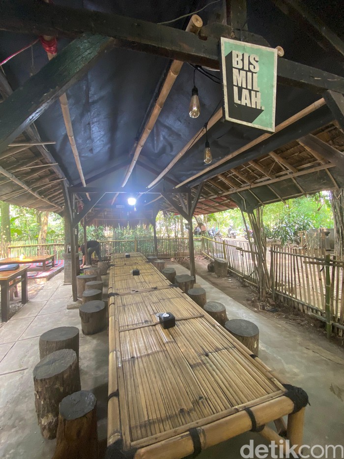 Cicip Pecak Gurame yang Nendang Rasanya di RM Bale Betawi