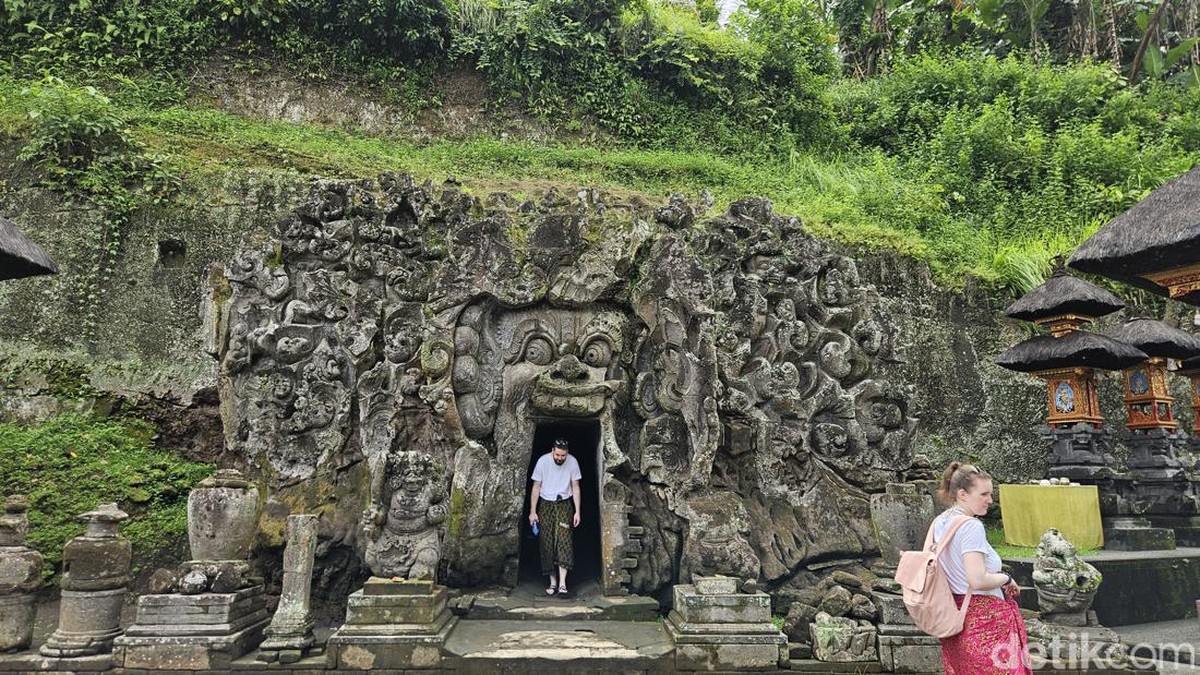 Menelusuri Jejak Kebudayaan Hindu dan Budha di Goa Gajah