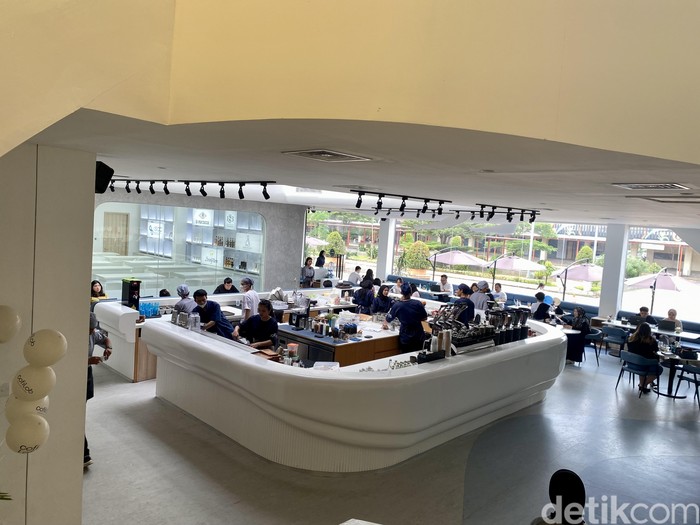 Uniknya Matcha Espresso dan Salmon Chasuke di Cofilab BSD