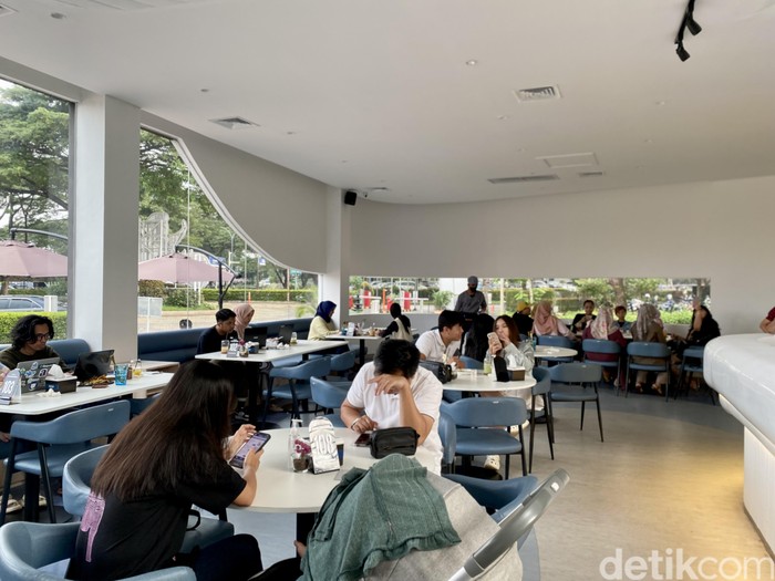 Uniknya Matcha Espresso dan Salmon Chasuke di Cofilab BSD