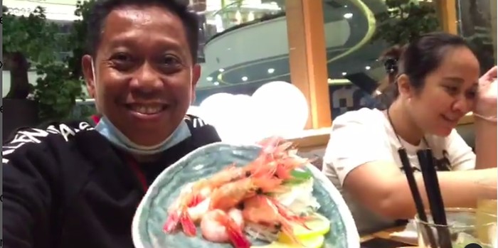 Tukul Arwana Selalu Bagikan Momen Makan Bareng Anak-anaknya