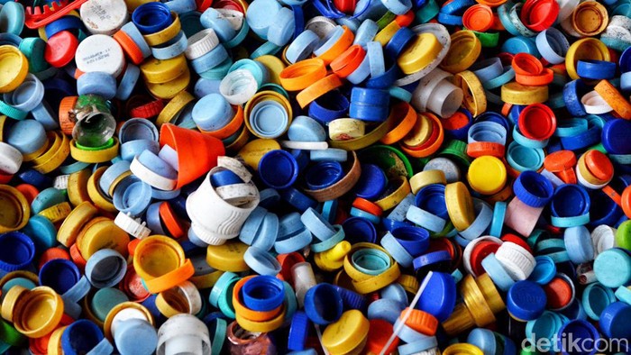 Melihat Penampungan Sampah Botol Plastik di Surabaya