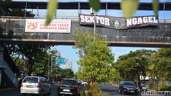 Potret Spanduk Raksasa Persebaya Jelang Anniversary Game Ke 97