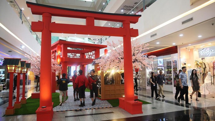 Transformasi Plaza Atrium Menjadi Millenium Mall