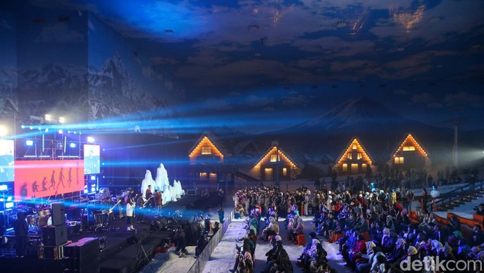 HiVi! Buka Winter Concert Hari Kedua di Trans Studio Snow World Bintaro