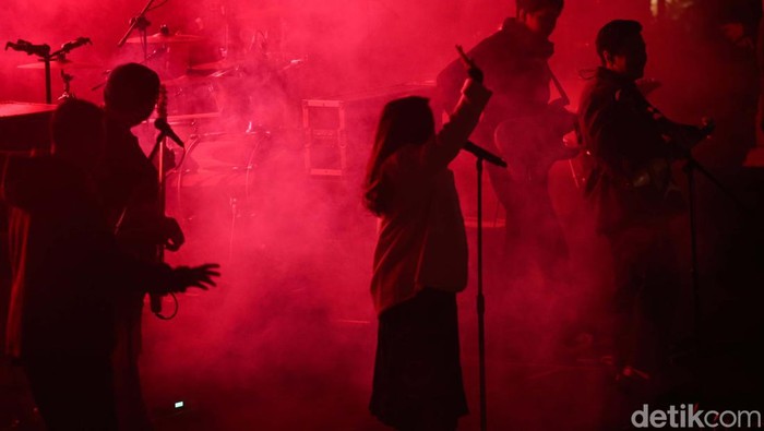 HiVi! Buka Winter Concert Hari Kedua di Trans Studio Snow World Bintaro