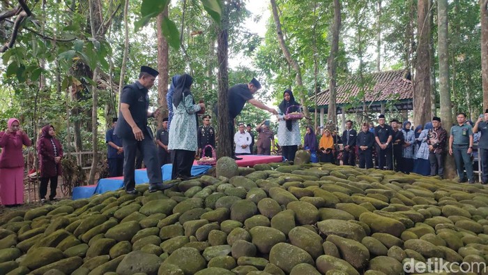 Potret Sakralnya Tradisi Napak Tilas Ziarah ke Leluhur Galuh di Ciamis