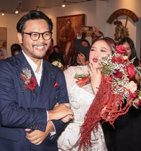 8 Foto Pernikahan Anak Katon Bagaskara, Ira Wibowo Menawan Pakai Dress ...