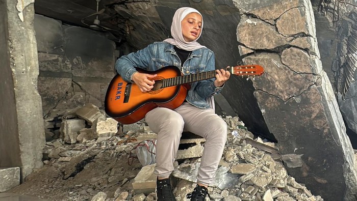Sang Dewi Penghibur Anak-anak di Gaza itu Bernama Rahaf Nasser