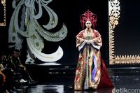 10 Koleksi Batik Karya 26 Desainer di Fashion Show Cerita Batik Emil ...