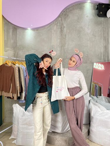 Cerita Gadis Viral Lulusan Universitas Jepang, Pulang Kampung Jualan Kambing