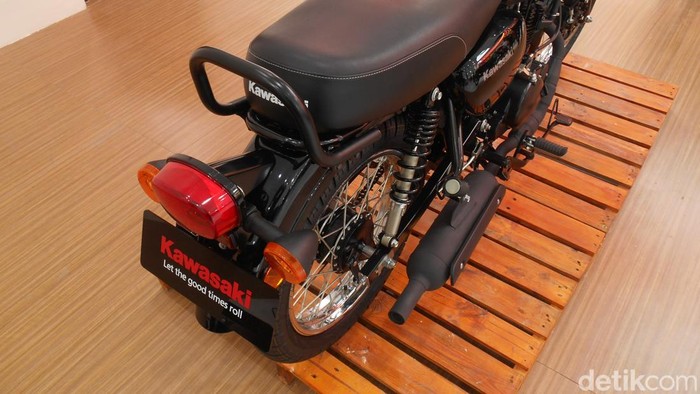 Lihat Langsung Kawasaki W175L Injeksi: Punya Indikator Bensin, Remnya ABS