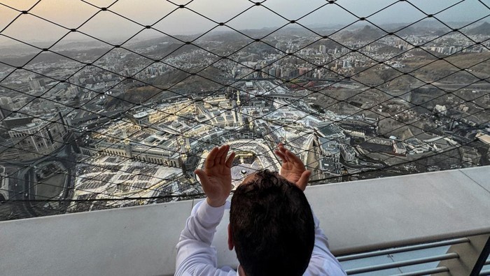 Memandang Masjidil Haram dari Puncak Bangunan Tertinggi Arab Saudi