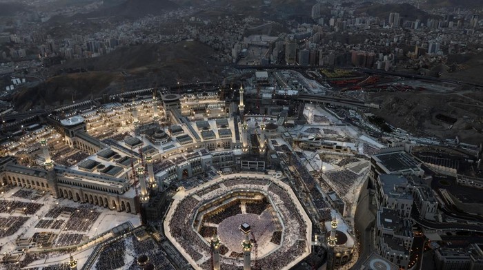 Memandang Masjidil Haram dari Puncak Bangunan Tertinggi Arab Saudi