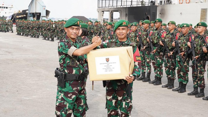 Pangdam II Sriwijaya Berangkatkan 450 Prajurit Pamtas Kewilayahan Papua Pangdam II Sriwijaya Berangkatkan 450 Prajurit Pamtas Kewilayahan Papua