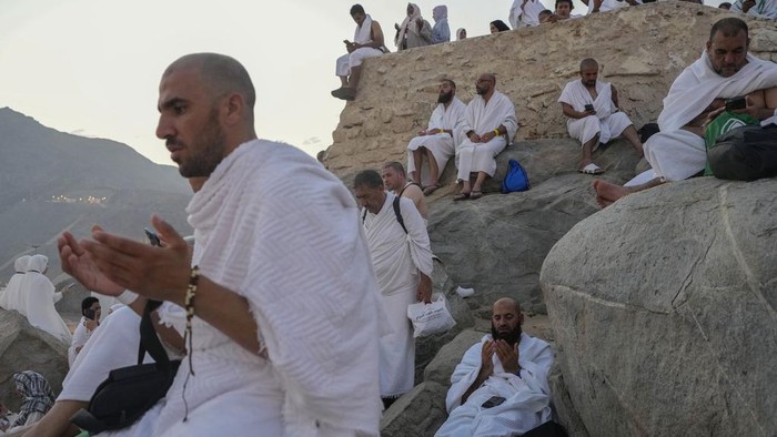 10 Doa Saat Wukuf Di Arafah Yang Mustajab Arab Latin Dan Artinya
