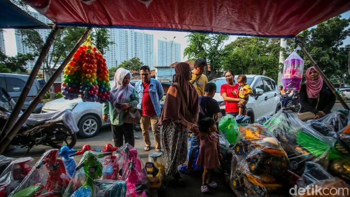 Penjualan Mainan Anak di Pasar Gembrong Masih Lesu