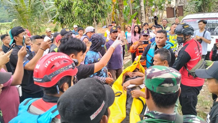 Pria Misterius Terjun dari Jembatan Sungai Citarum, Begini Nasibnya Pria Misterius Terjun dari Jembatan Sungai Citarum, Begini Nasibnya