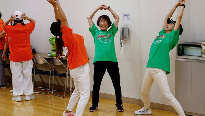 Aksi Nenek-nenek di Jepang Semangat Ikut Kelas Breakdance Aksi Nenek-nenek di Jepang Semangat Ikut Kelas Breakdance