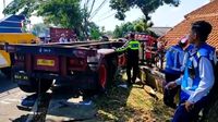 Truk Tabrak 2 Motor-Rumah di Pasuruan Tewaskan 3 Orang Diduga Rem Blong