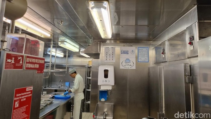 Penasaran Bagaimana Wujud Dapur di Kapal Pesiar? Intip Yuk!