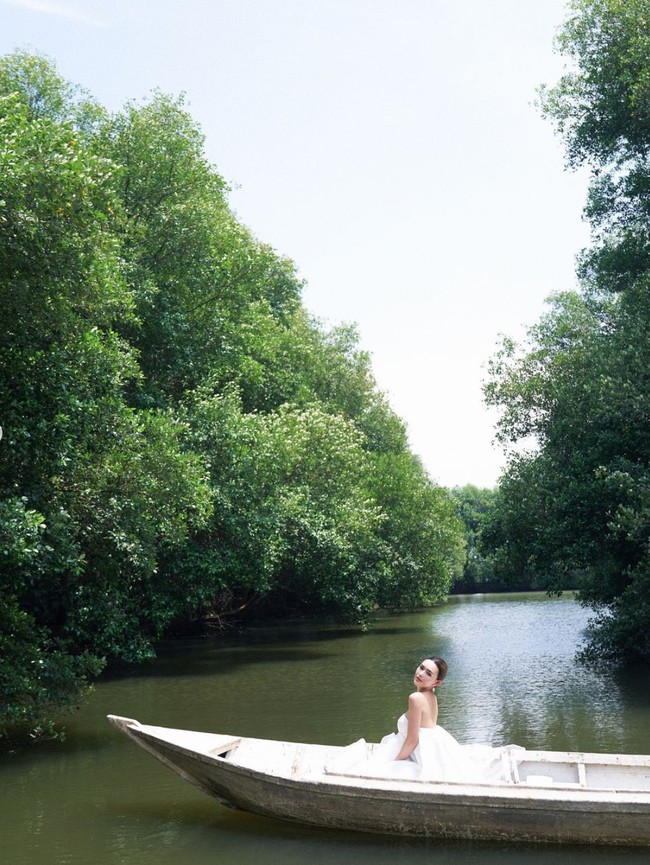 8 Gaya Seksi Amanda Manopo di Pemotretan Terbaru, Tatonya Bikin Salfok