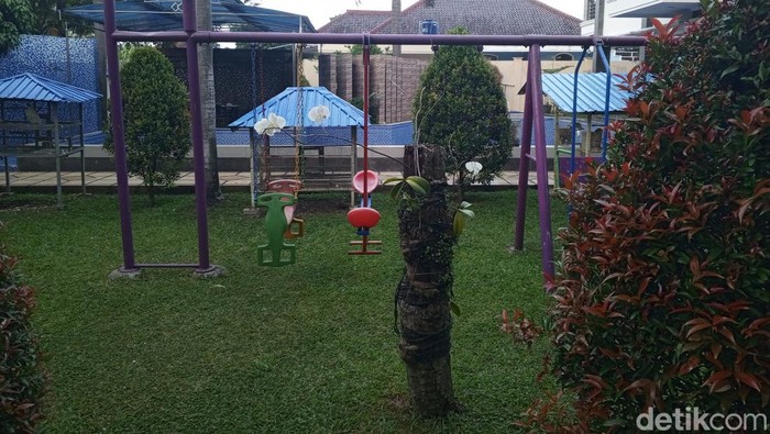Potret Megahnya Rumah Bos Persib Umuh Muchtar di Sumedang Potret Megahnya Rumah Bos Persib Umuh Muchtar di Sumedang