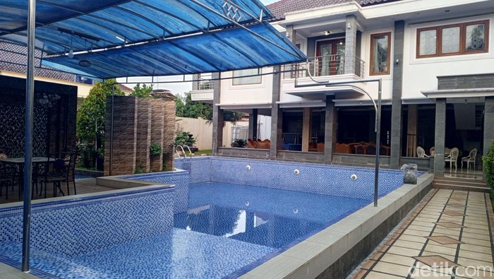 Menengok Fasilitas di Rumah Gedong Milik Bos Persib Umuh Muchtar Menengok Fasilitas di Rumah Gedong Milik Bos Persib Umuh Muchtar