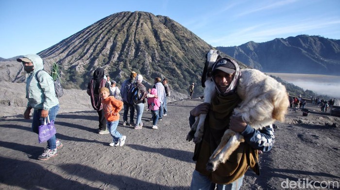 Potret Ritual Yadnya Kasada Suku Tengger