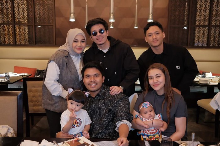 Potret Aurel Hermansyah Saat Kulineran Bareng Keluarga hingga Prabowo