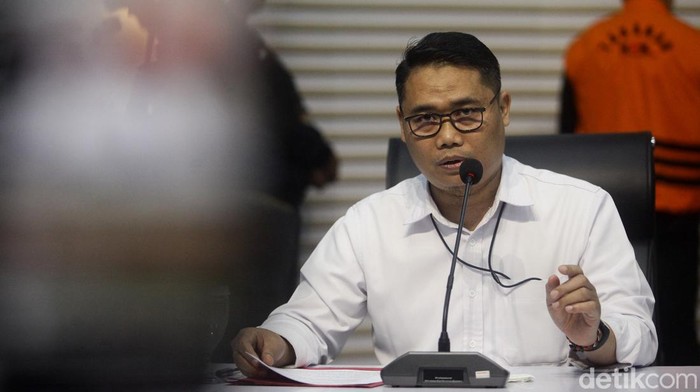 Tampang 3 Tersangka Korupsi Truk Rp 20,4 M di Basarnas