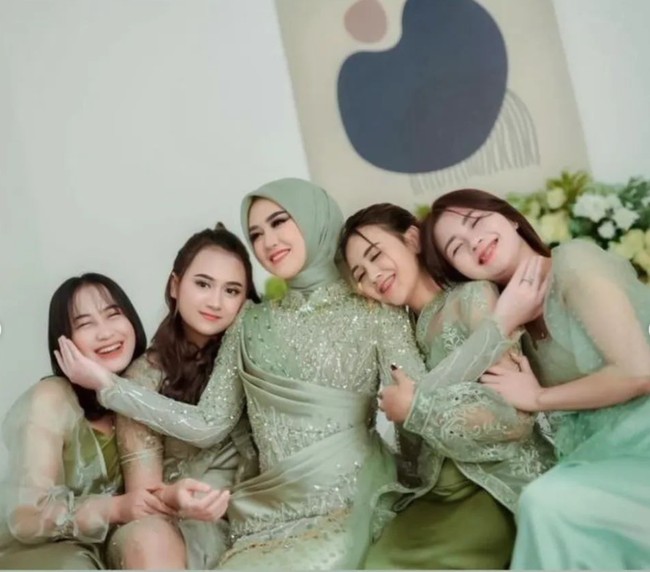 7 Foto Lamaran Hingga Pernikahan Happy Asmara & Gilga Sahid, Anggun Berhijab
