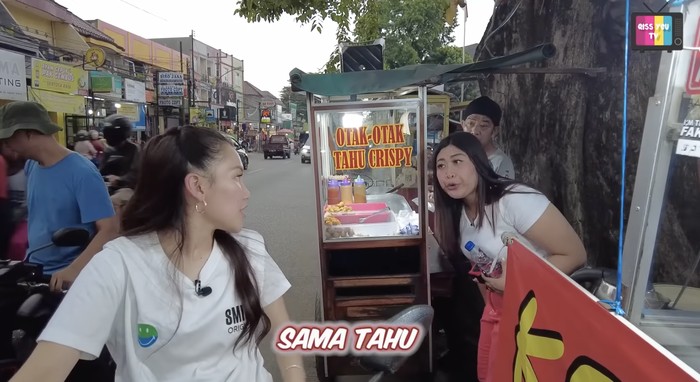 Seru! Ayu Ting Ting dan Boiyen Jajan Keliling Depok Sampai Kenyang