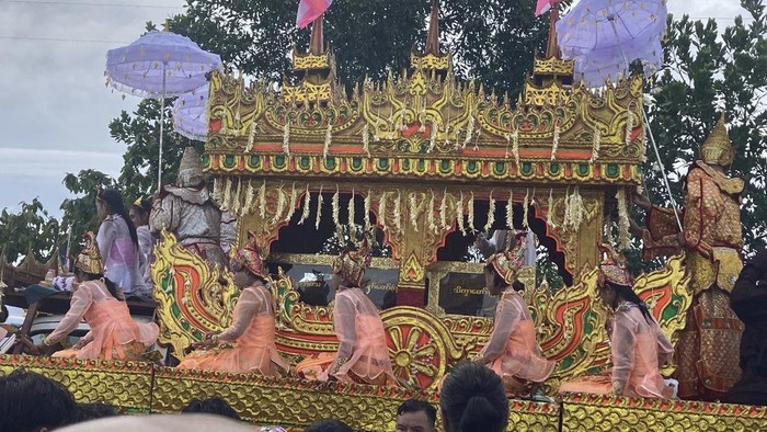 Suasana Duka Warga Myanmar Iringi Pemakaman Biksu Senior