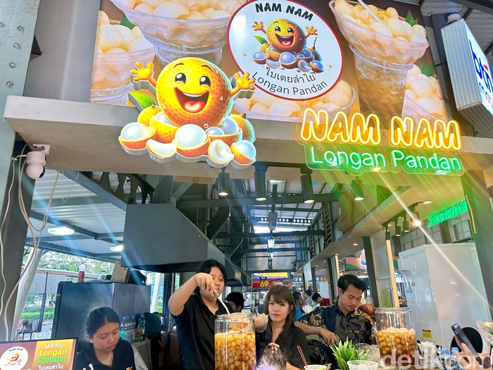 Yummy! Jajan Banana Pancake dan dan Es Longan Thailand Viral