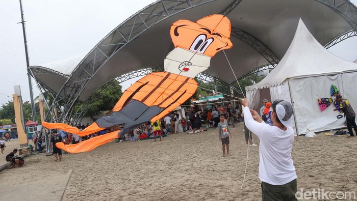 Melihat Keseruan Festival Layang-layang di Pantai Ancol