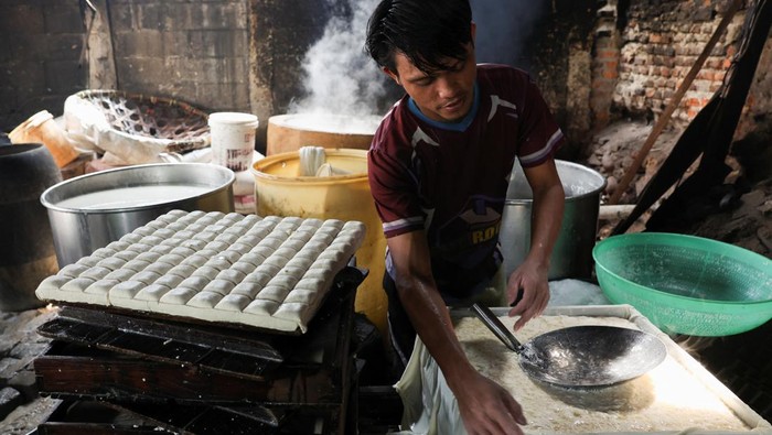 Mengintip Proses Pembuatan Tahu di Depok