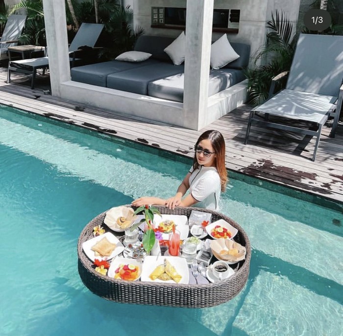 10 Foto Keseruan Tamara Tyasmara saat Liburan dan Kulineran