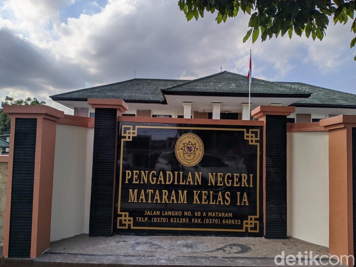 Tuntutan Ringan untuk Polisi Pemerkosa Mahasiswi di Mataram Tuntutan Ringan untuk Polisi Pemerkosa Mahasiswi di Mataram
