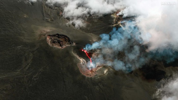 Potret Letusan Gunung Tertinggi di Eropa Jadi Tontonan